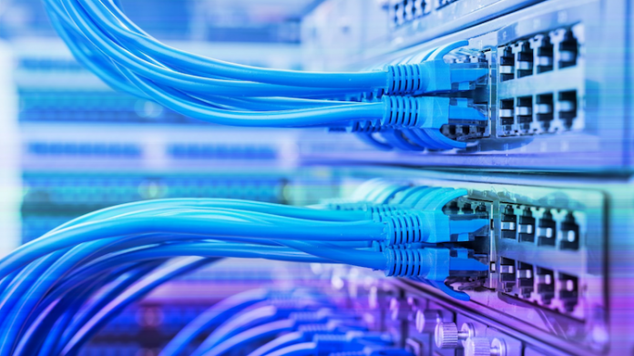 انواع سوئیچ دوربین مدار بسته + مزایا و کاربرد - مقداد آی تی